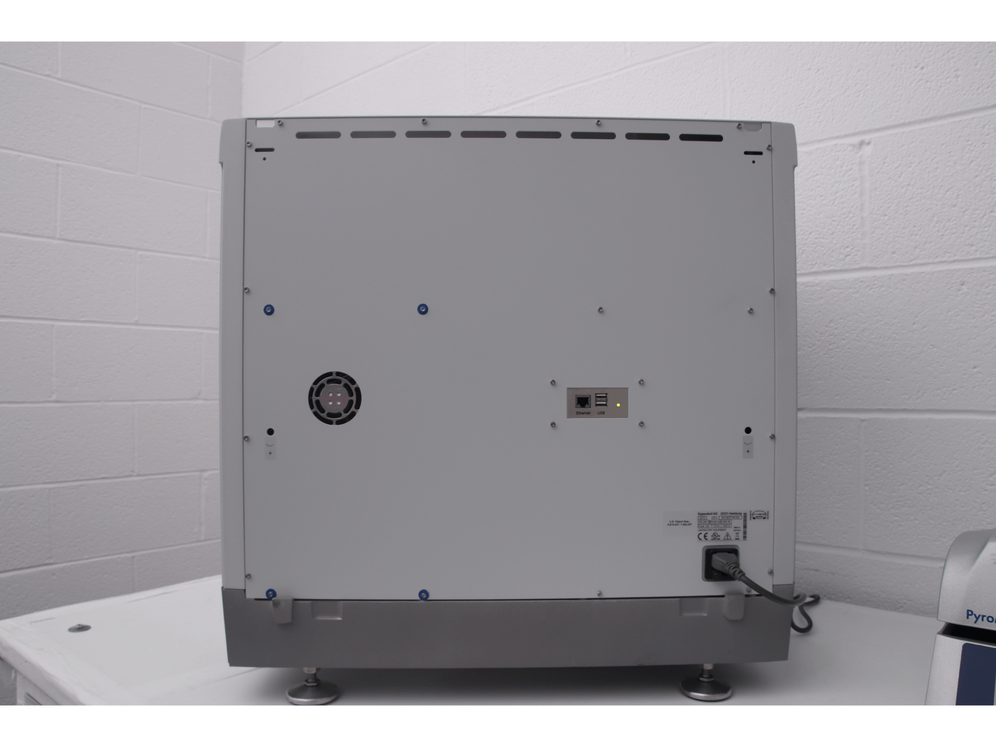 Eppendorf epMotion P5073 Automated Liquid Handling, with Qiagen ...