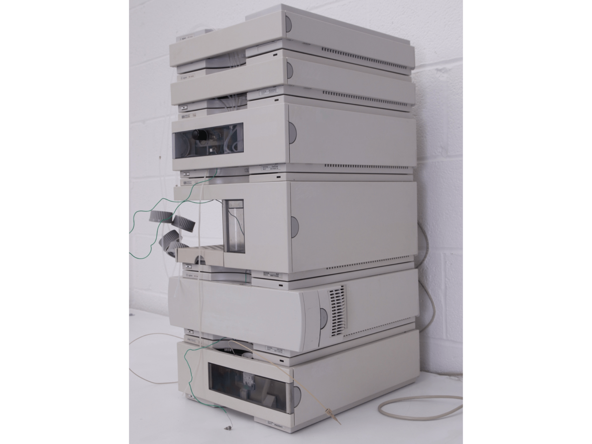 Agilent 1100 Series HPLC System - Degasser, Quat Pump, ALS, COLCOM & UV ...