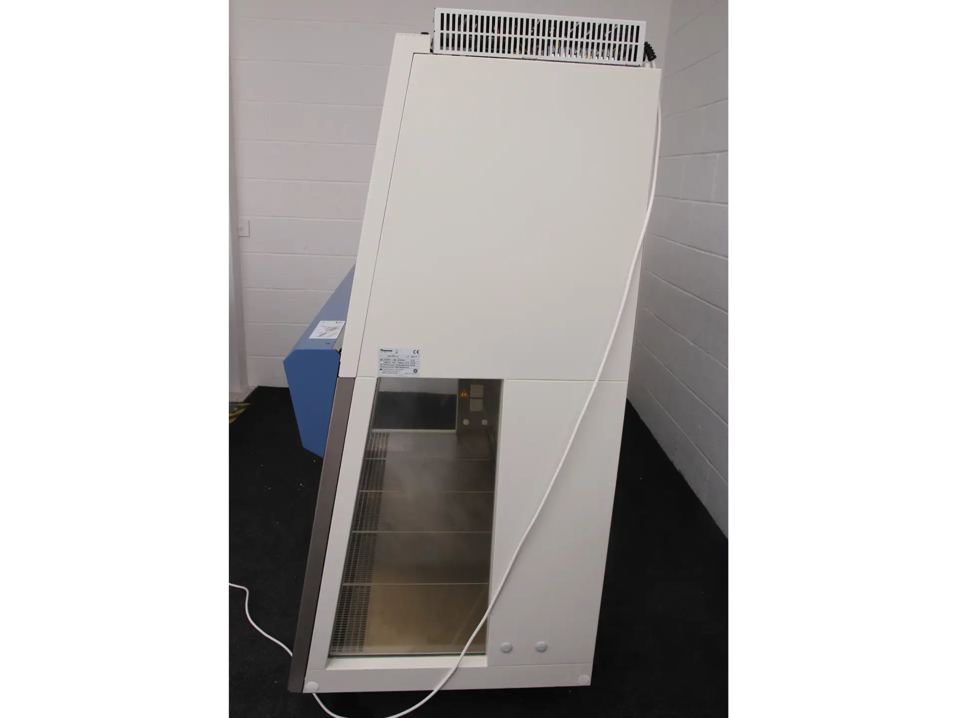 Thermo Scientific Safe 2020 Class 2 Biological Safety Cabinet ...