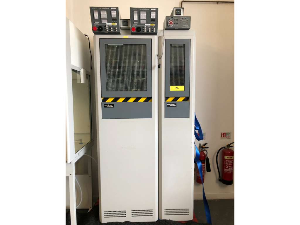 SEMI-GAS 3 Cylinder Semi Automatic Gas Cabinet - Richmond Scientific