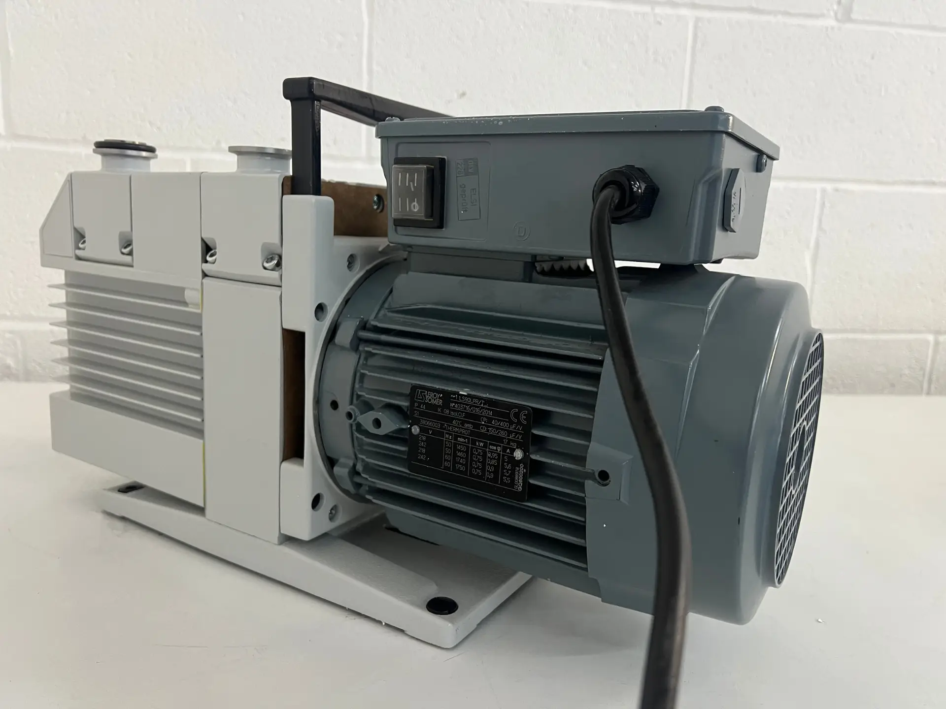 Leybold Trivac D16B LS90LPR/T Vacuum Pump - Richmond Scientific