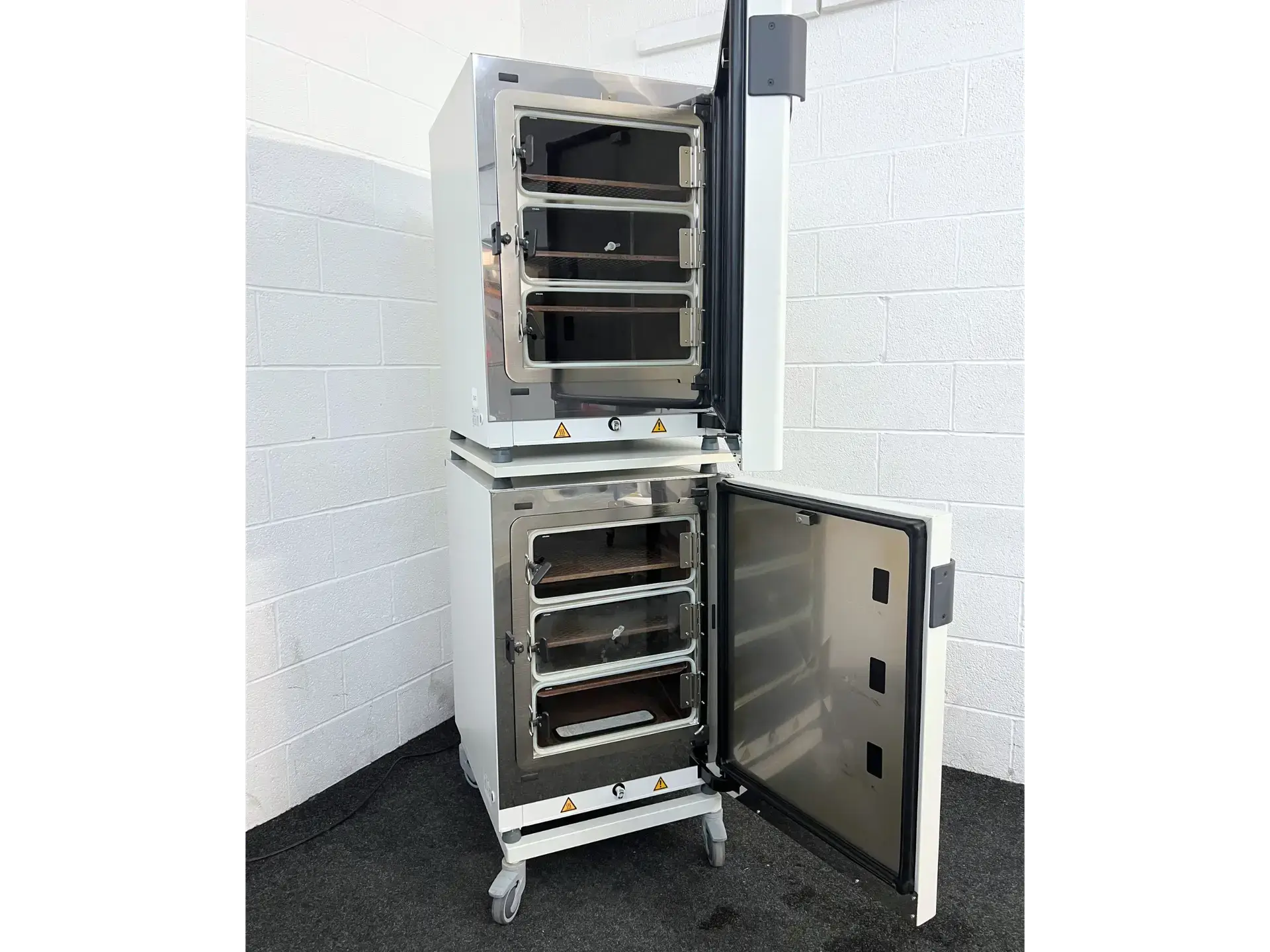 Thermo Scientific HERAcell VIOS 160i Tri-Gas Incubator Stack - Richmond ...