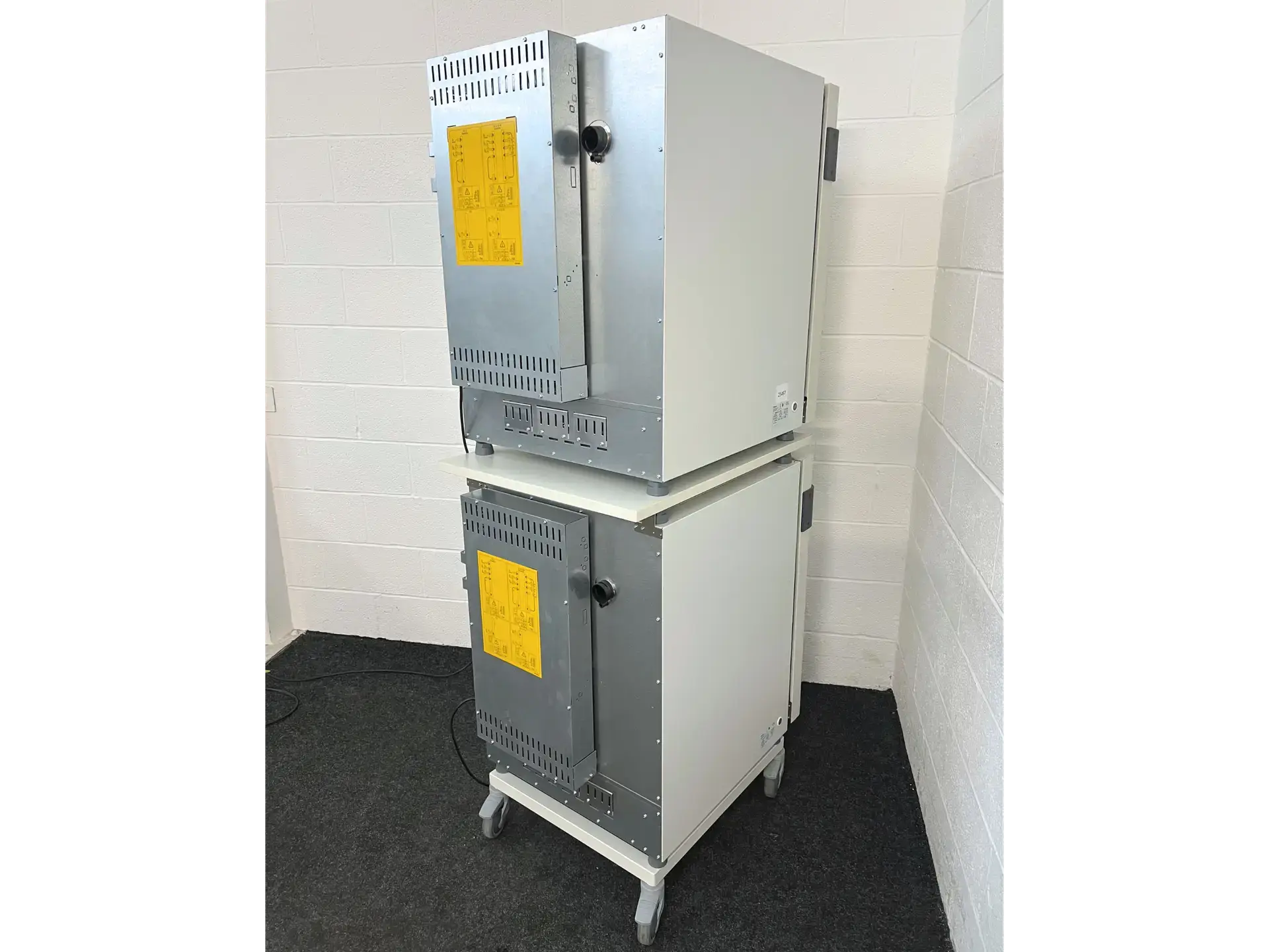 Thermo Scientific HERAcell VIOS 160i Tri-Gas Incubator Stack - Richmond ...