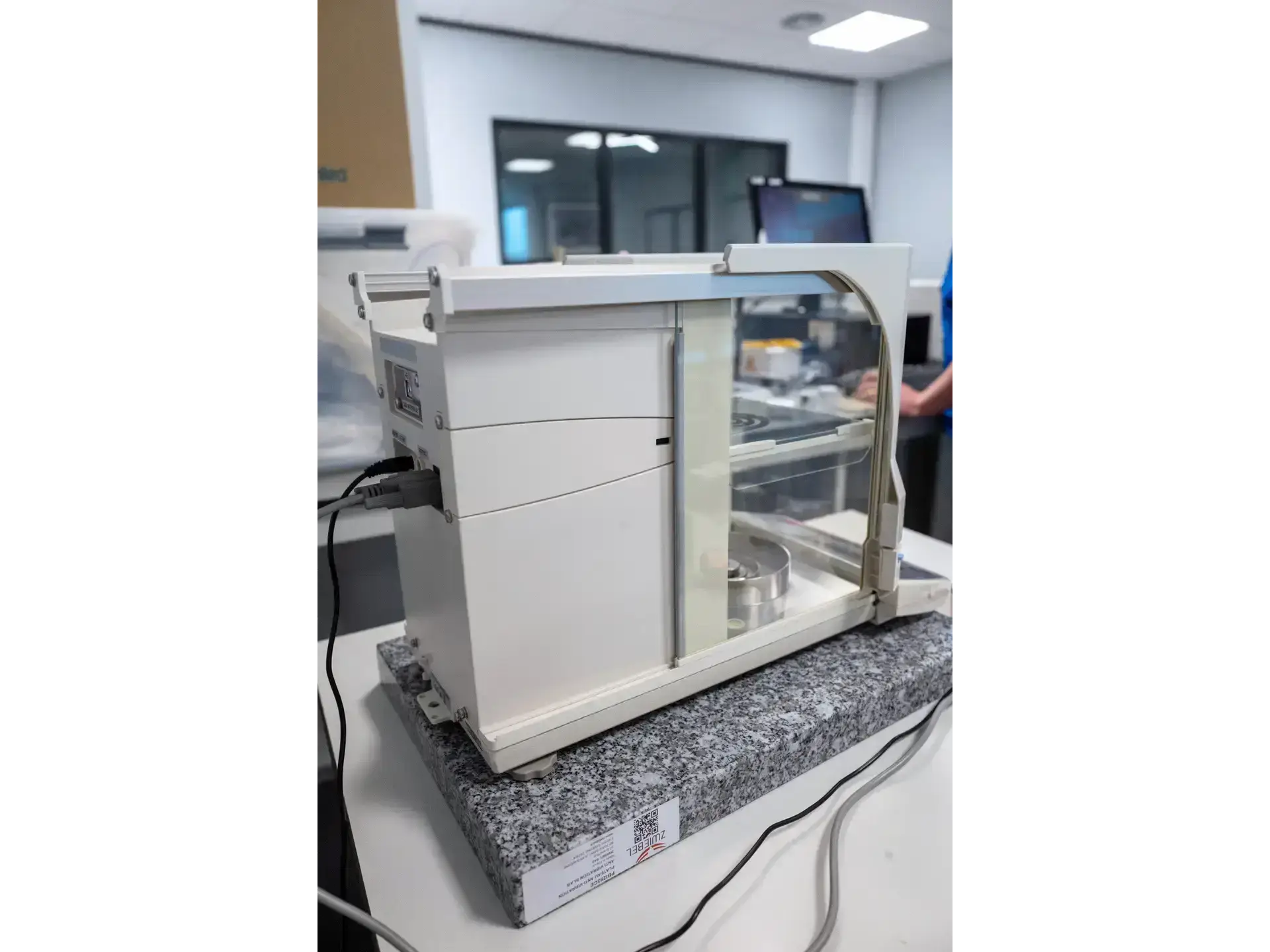 A&D BM-22 Dual Capacity Micro Balance - Richmond Scientific